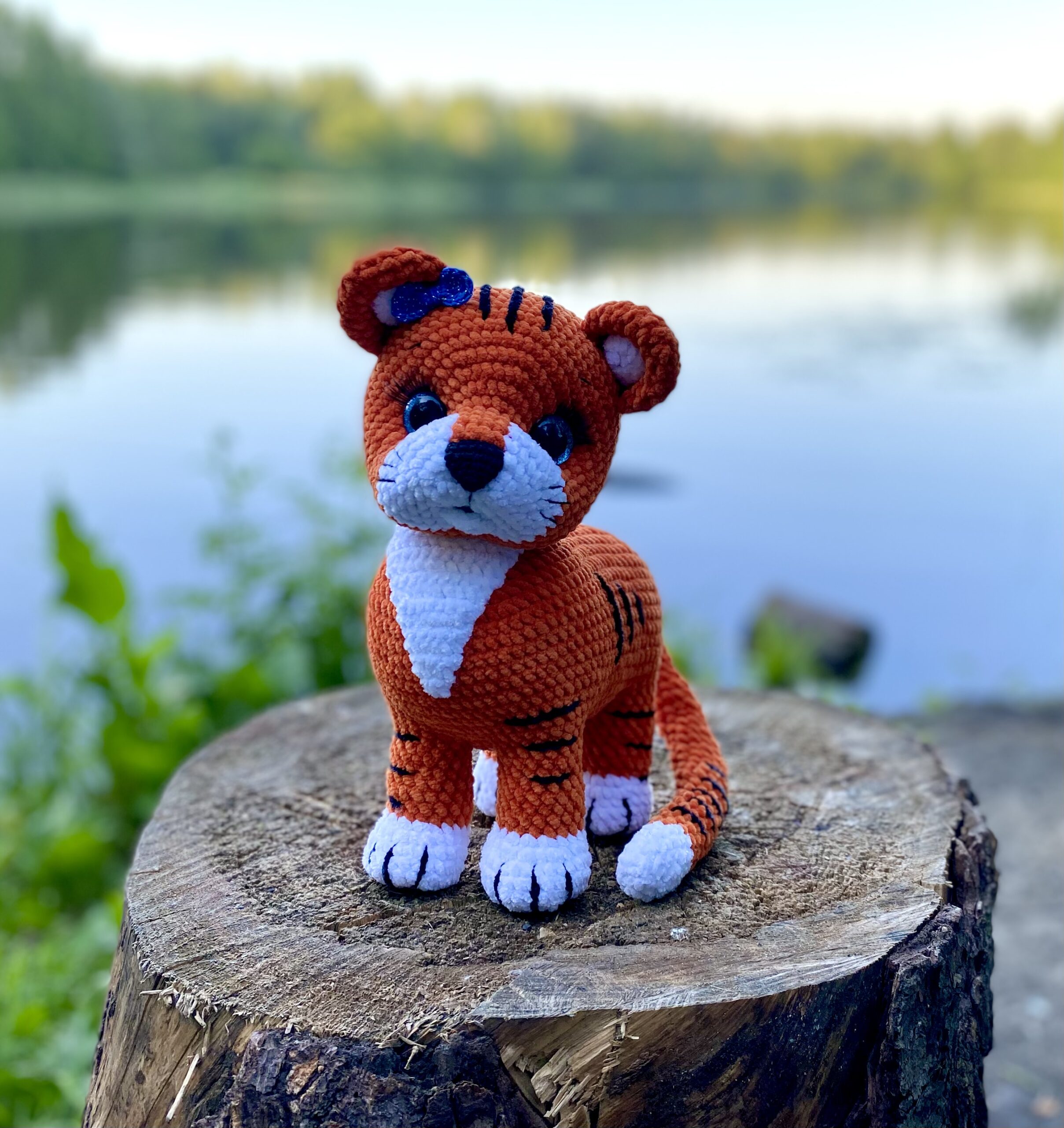 The tail, whiskers and four paws. Tiger crochet pattern.