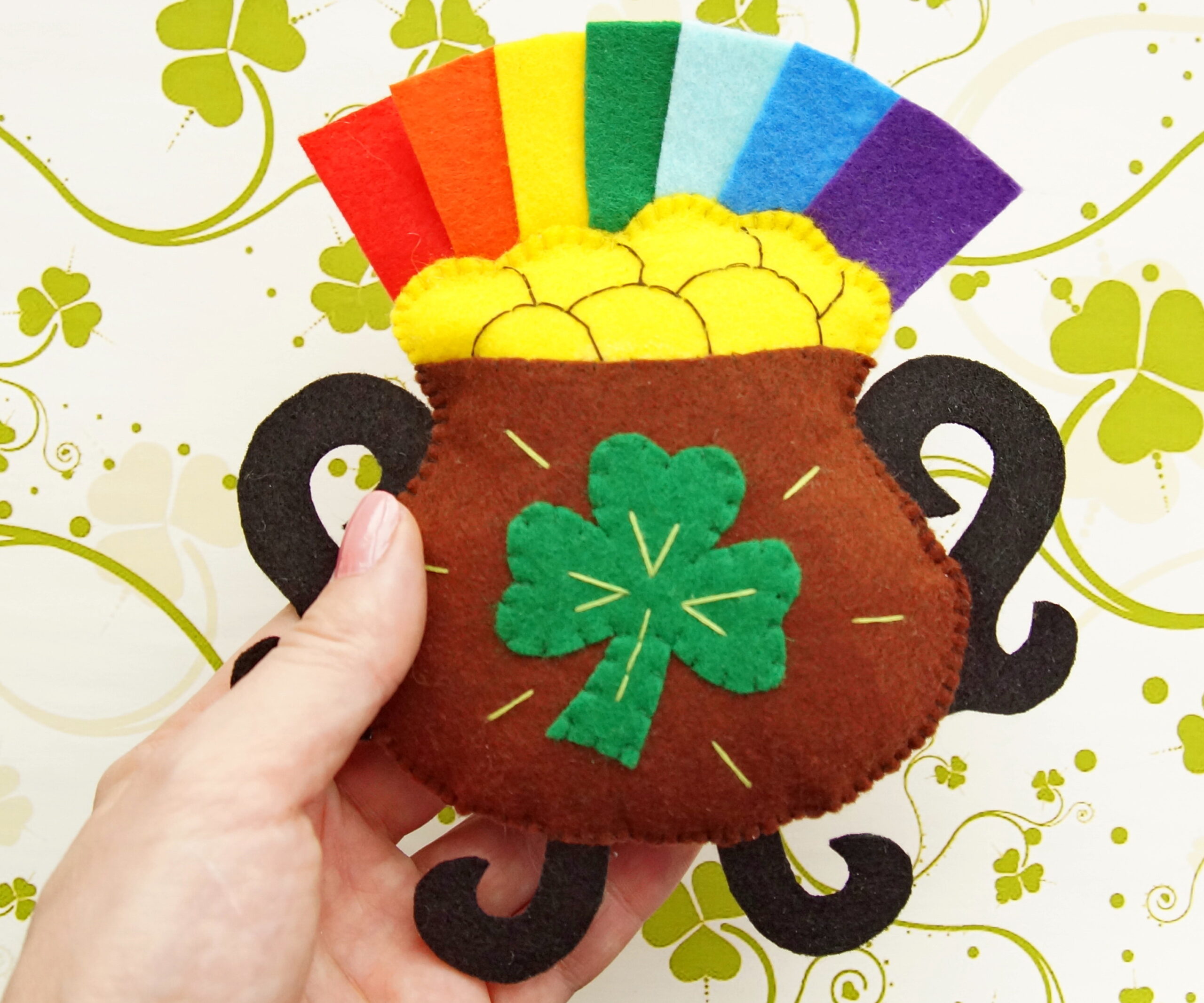 St Patrick Day patterns, Pot of gold, Leprechaun gold