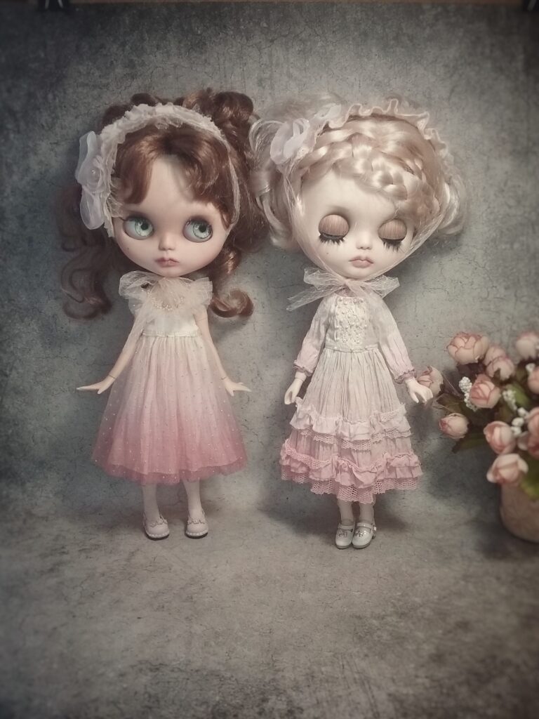 Blythe dress in vintage style. Hand dyed adorable clothes!